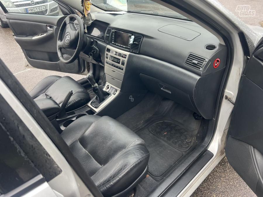 Grey Toyota Corolla 2003 in Siauliai, with an engine capacity of 2.00 L and mileage of 0 thousand km for 1100 €, photo 16 on AUTOMOTO.COM.LV