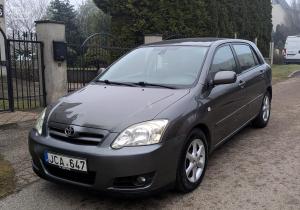 Pelēks Toyota Corolla 2004 Viļņa, ar dzinēja tilpumu 2.00 L un nobraukumu 388 tūkst. km par 1450 €, foto  vietnē AUTOMOTO.COM.LV