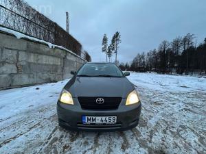 Pelēks Toyota Corolla 2004 Rīga, ar dzinēja tilpumu 2.00 L un nobraukumu 278 tūkst. km par 2000 €, foto  vietnē AUTOMOTO.COM.LV