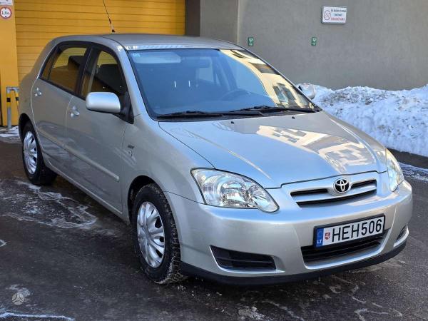 Pelēks Toyota Corolla 2004 Viļņa, ar dzinēja tilpumu 1.40 L un nobraukumu 271 tūkst. km par 2450 €, foto 2 vietnē AUTOMOTO.COM.LV
