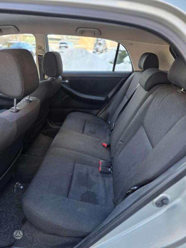 Pelēks Toyota Corolla 2004 Viļņa, ar dzinēja tilpumu 1.40 L un nobraukumu 271 tūkst. km par 2450 €, foto 11 vietnē AUTOMOTO.COM.LV