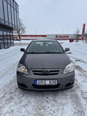 Grey Toyota Corolla 2004 in Panevezys, with an engine capacity of 2.00 L and mileage of 332 thousand km for 2000 €, photo  on AUTOMOTO.COM.LV