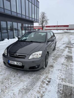 Grey Toyota Corolla 2004 in Panevezys, with an engine capacity of 2.00 L and mileage of 332 thousand km for 2000 €, photo 2 on AUTOMOTO.COM.LV