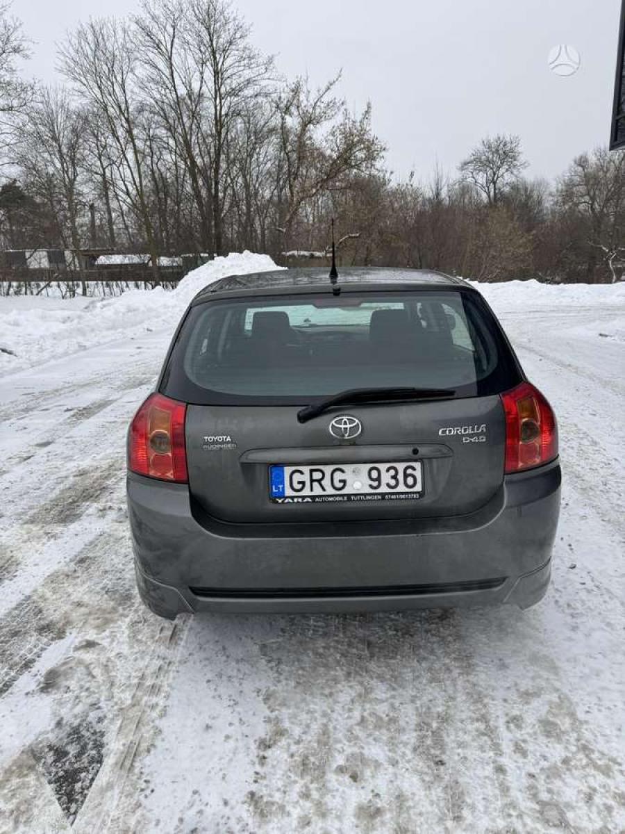 Grey Toyota Corolla 2004 in Panevezys, with an engine capacity of 2.00 L and mileage of 332 thousand km for 2000 €, photo 6 on AUTOMOTO.COM.LV