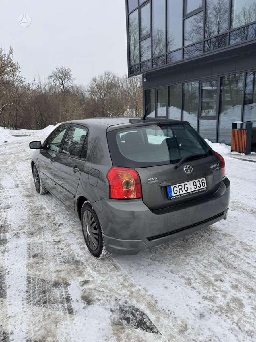 Grey Toyota Corolla 2004 in Panevezys, with an engine capacity of 2.00 L and mileage of 332 thousand km for 2000 €, photo 7 on AUTOMOTO.COM.LV