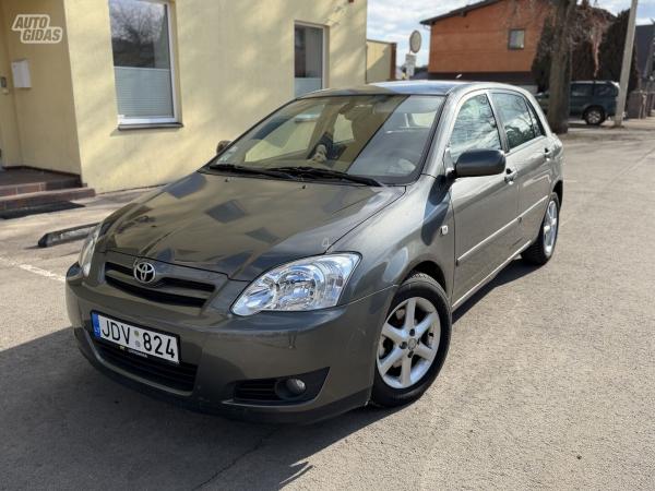 Pelēks Toyota Corolla 2004 Kauņa, ar dzinēja tilpumu 2.00 L un nobraukumu 256 tūkst. km par 1480 €, foto 1 vietnē AUTOMOTO.COM.LV