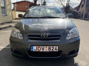 Grey Toyota Corolla 2004 in Kaunas, with an engine capacity of 2.00 L and mileage of 256 thousand km for 1480 €, photo 3 on AUTOMOTO.COM.LV