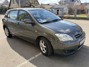 Grey Toyota Corolla 2004 in Kaunas, with an engine capacity of 2.00 L and mileage of 256 thousand km for 1480 €, photo 4 on AUTOMOTO.COM.LV
