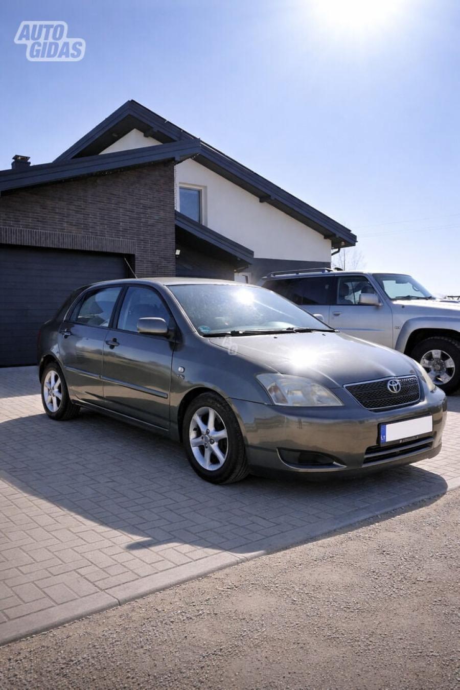 Pelēks Toyota Corolla 2004 Plungė, ar dzinēja tilpumu 2.00 L un nobraukumu 300 tūkst. km par 1600 €, foto 4 vietnē AUTOMOTO.COM.LV