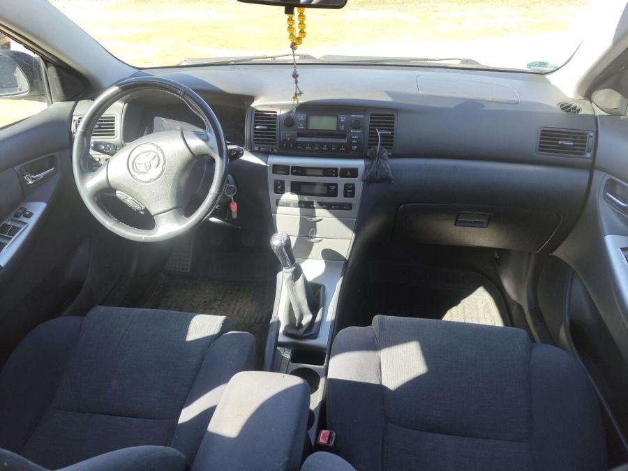 Pelēks Toyota Corolla 2004 Plungė, ar dzinēja tilpumu 2.00 L un nobraukumu 300 tūkst. km par 1600 €, foto 6 vietnē AUTOMOTO.COM.LV