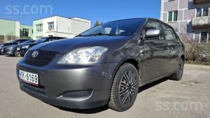 Pelēks Toyota Corolla 2004 Daugavpils, ar dzinēja tilpumu 2.00 L un nobraukumu 303 tūkst. km par 998 €, foto 4 vietnē AUTOMOTO.COM.LV