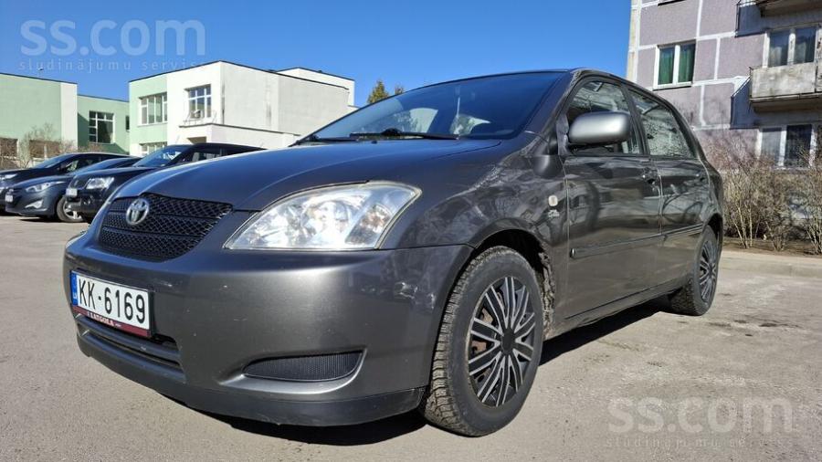Pelēks Toyota Corolla 2004 Daugavpils, ar dzinēja tilpumu 2.00 L un nobraukumu 303 tūkst. km par 998 €, foto 4 vietnē AUTOMOTO.COM.LV