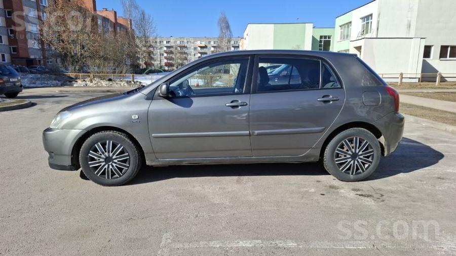 Pelēks Toyota Corolla 2004 Daugavpils, ar dzinēja tilpumu 2.00 L un nobraukumu 303 tūkst. km par 998 €, foto 6 vietnē AUTOMOTO.COM.LV