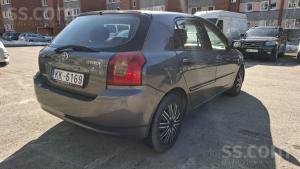 Pelēks Toyota Corolla 2004 Daugavpils, ar dzinēja tilpumu 2.00 L un nobraukumu 303 tūkst. km par 998 €, foto 7 vietnē AUTOMOTO.COM.LV