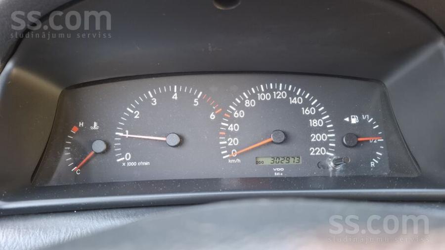 Pelēks Toyota Corolla 2004 Daugavpils, ar dzinēja tilpumu 2.00 L un nobraukumu 303 tūkst. km par 998 €, foto 13 vietnē AUTOMOTO.COM.LV