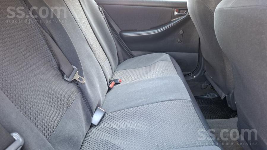 Pelēks Toyota Corolla 2004 Daugavpils, ar dzinēja tilpumu 2.00 L un nobraukumu 303 tūkst. km par 998 €, foto 22 vietnē AUTOMOTO.COM.LV