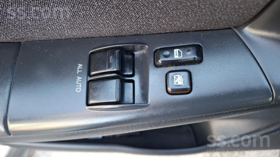 Pelēks Toyota Corolla 2004 Daugavpils, ar dzinēja tilpumu 2.00 L un nobraukumu 303 tūkst. km par 998 €, foto 26 vietnē AUTOMOTO.COM.LV