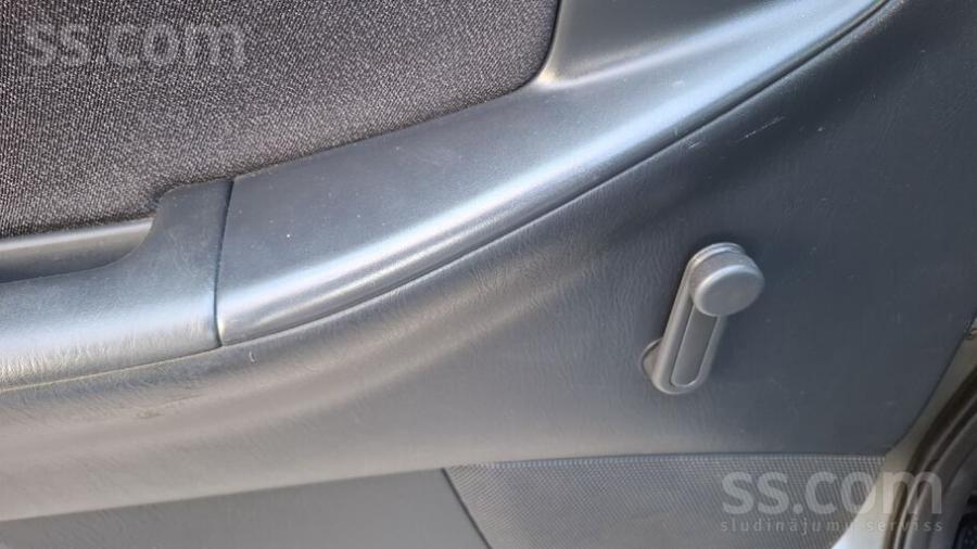Pelēks Toyota Corolla 2004 Daugavpils, ar dzinēja tilpumu 2.00 L un nobraukumu 303 tūkst. km par 998 €, foto 27 vietnē AUTOMOTO.COM.LV