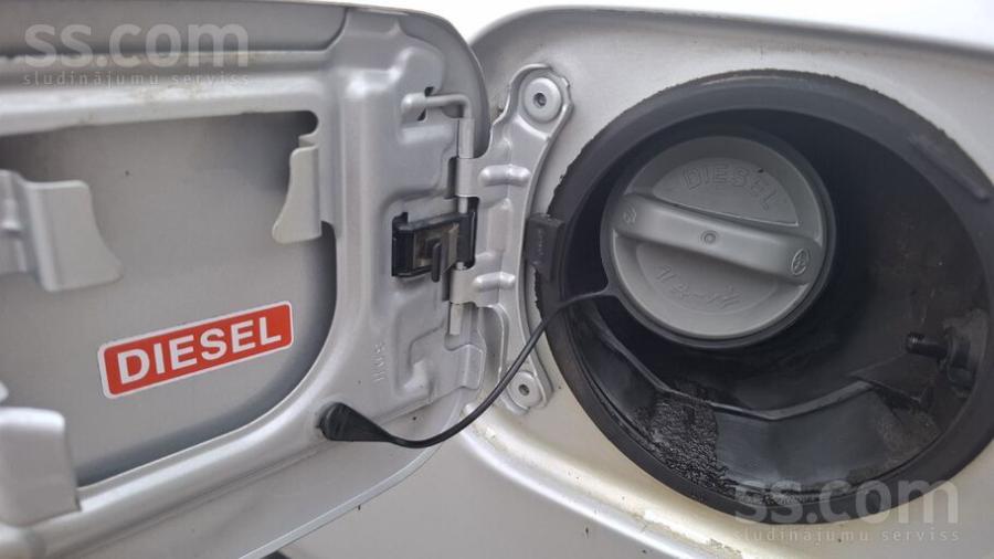Pelēks Toyota Corolla 2004 Daugavpils, ar dzinēja tilpumu 2.00 L un nobraukumu 303 tūkst. km par 998 €, foto 31 vietnē AUTOMOTO.COM.LV