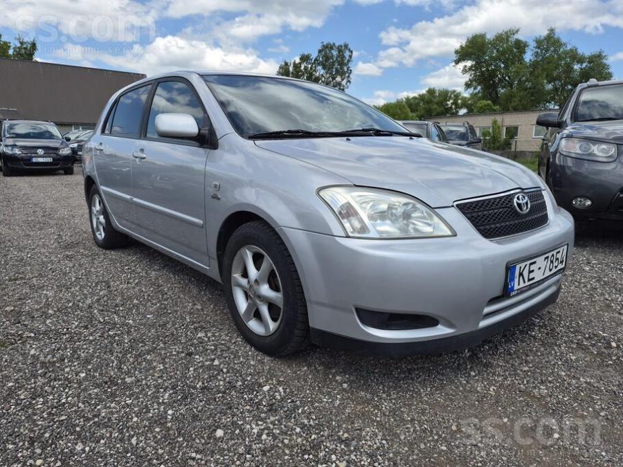 Pelēks Toyota Corolla 2004 Daugavpils, ar dzinēja tilpumu 2.00 L un nobraukumu 0 tūkst. km par 2050 €, foto 4 vietnē AUTOMOTO.COM.LV