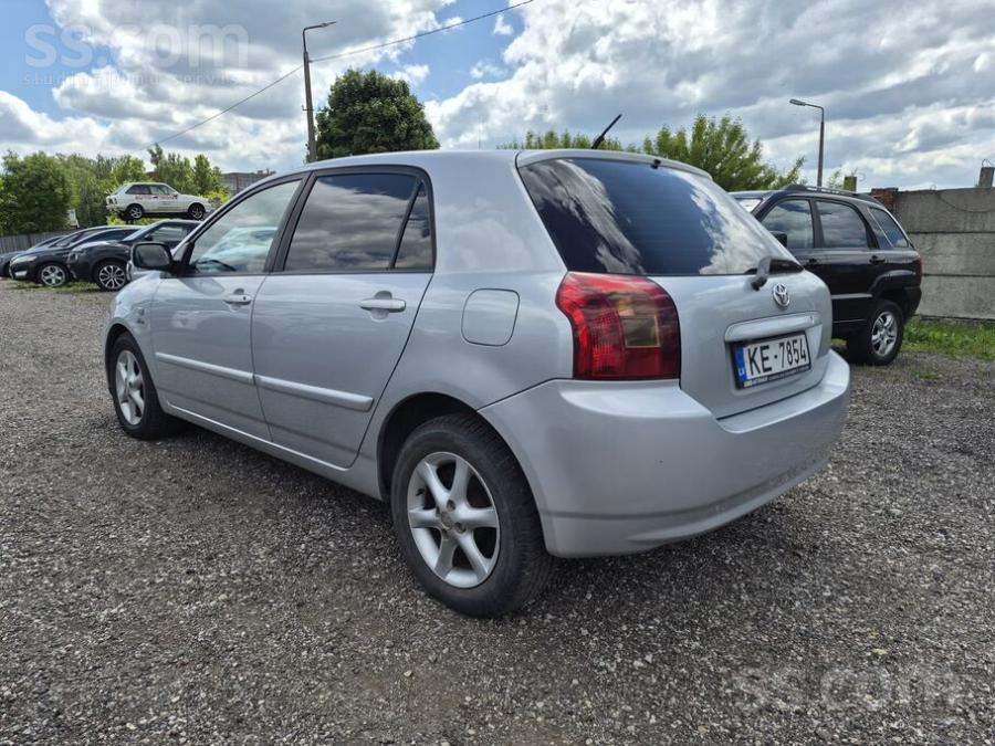 Pelēks Toyota Corolla 2004 Daugavpils, ar dzinēja tilpumu 2.00 L un nobraukumu 0 tūkst. km par 2050 €, foto 7 vietnē AUTOMOTO.COM.LV
