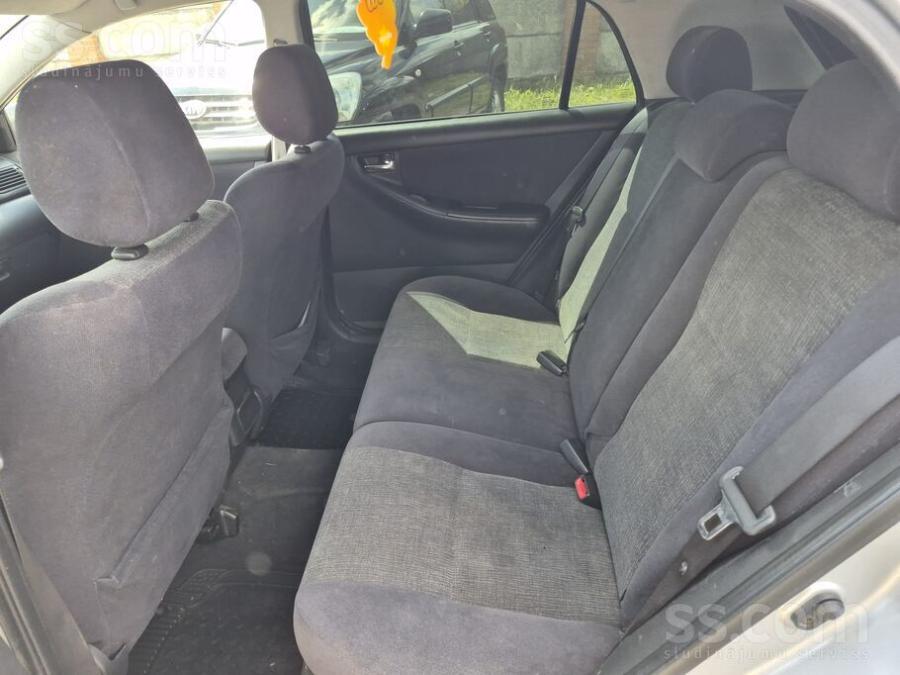 Pelēks Toyota Corolla 2004 Daugavpils, ar dzinēja tilpumu 2.00 L un nobraukumu 0 tūkst. km par 2050 €, foto 16 vietnē AUTOMOTO.COM.LV
