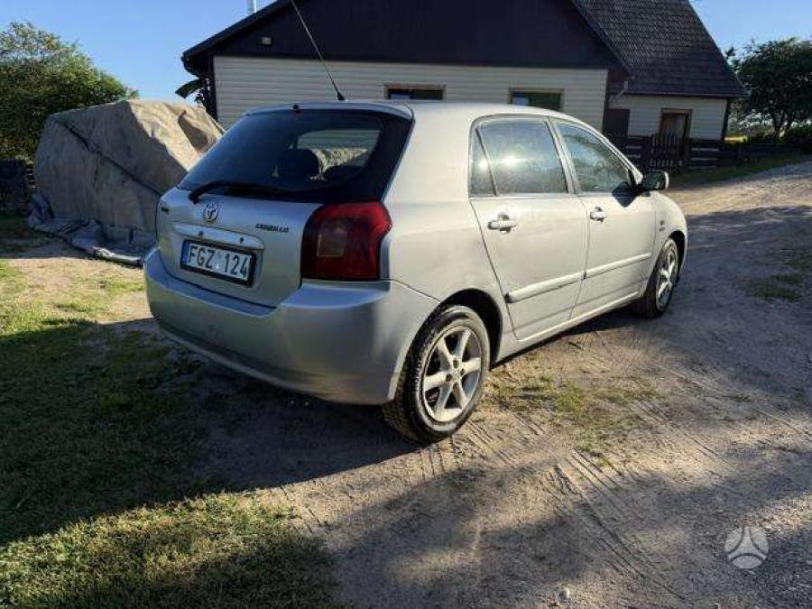 Pelēks Toyota Corolla 2004 Trakai, ar dzinēja tilpumu 2.00 L un nobraukumu 332 tūkst. km par 950 €, foto 5 vietnē AUTOMOTO.COM.LV