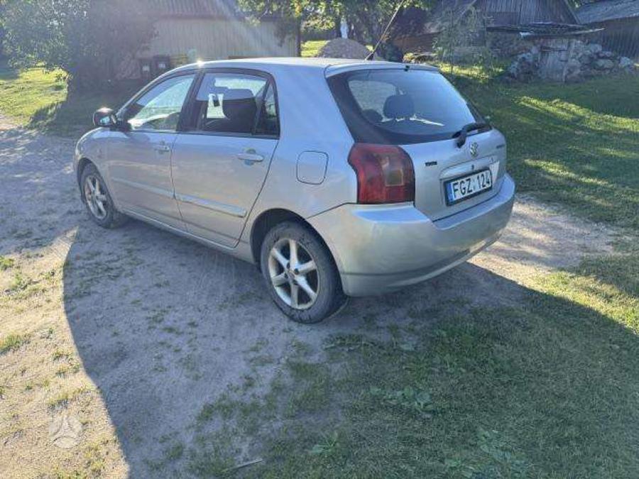 Pelēks Toyota Corolla 2004 Trakai, ar dzinēja tilpumu 2.00 L un nobraukumu 332 tūkst. km par 950 €, foto 6 vietnē AUTOMOTO.COM.LV
