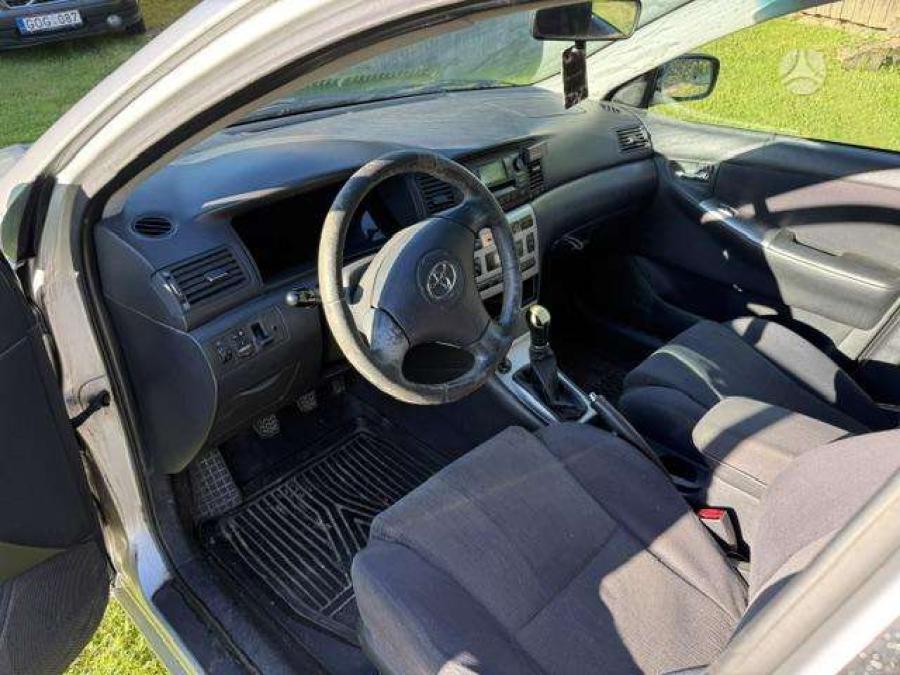 Pelēks Toyota Corolla 2004 Trakai, ar dzinēja tilpumu 2.00 L un nobraukumu 332 tūkst. km par 950 €, foto 9 vietnē AUTOMOTO.COM.LV