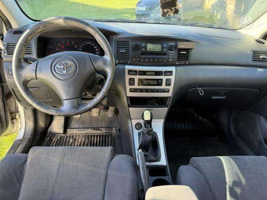 Pelēks Toyota Corolla 2004 Trakai, ar dzinēja tilpumu 2.00 L un nobraukumu 332 tūkst. km par 950 €, foto 10 vietnē AUTOMOTO.COM.LV