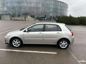 Pelēks Toyota Corolla 2004 Šauļi, ar dzinēja tilpumu 2.00 L un nobraukumu 91 tūkst. km par 2500 €, foto 3 vietnē AUTOMOTO.COM.LV