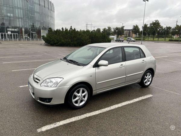 Grey Toyota Corolla 2004 in Siauliai, with an engine capacity of 2.00 L and mileage of 91 thousand km for 2500 €, photo 3 on AUTOMOTO.COM.LV