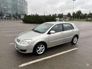 Pelēks Toyota Corolla 2004 Šauļi, ar dzinēja tilpumu 2.00 L un nobraukumu 91 tūkst. km par 2500 €, foto 4 vietnē AUTOMOTO.COM.LV