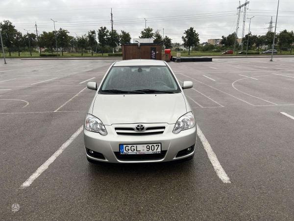 Grey Toyota Corolla 2004 in Siauliai, with an engine capacity of 2.00 L and mileage of 91 thousand km for 2500 €, photo 4 on AUTOMOTO.COM.LV