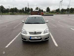 Pelēks Toyota Corolla 2004 Šauļi, ar dzinēja tilpumu 2.00 L un nobraukumu 91 tūkst. km par 2500 €, foto 5 vietnē AUTOMOTO.COM.LV