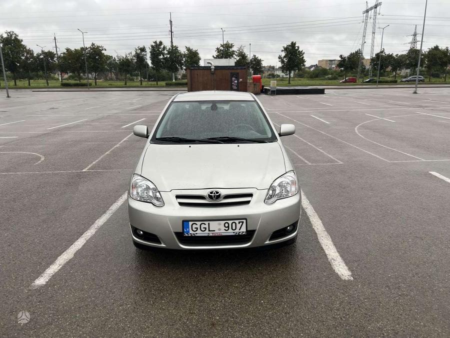 Pelēks Toyota Corolla 2004 Šauļi, ar dzinēja tilpumu 2.00 L un nobraukumu 91 tūkst. km par 2500 €, foto 5 vietnē AUTOMOTO.COM.LV