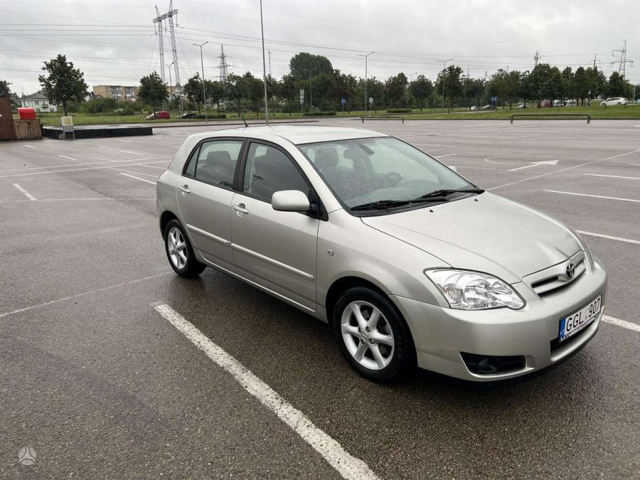 Pelēks Toyota Corolla 2004 Šauļi, ar dzinēja tilpumu 2.00 L un nobraukumu 91 tūkst. km par 2500 €, foto 6 vietnē AUTOMOTO.COM.LV