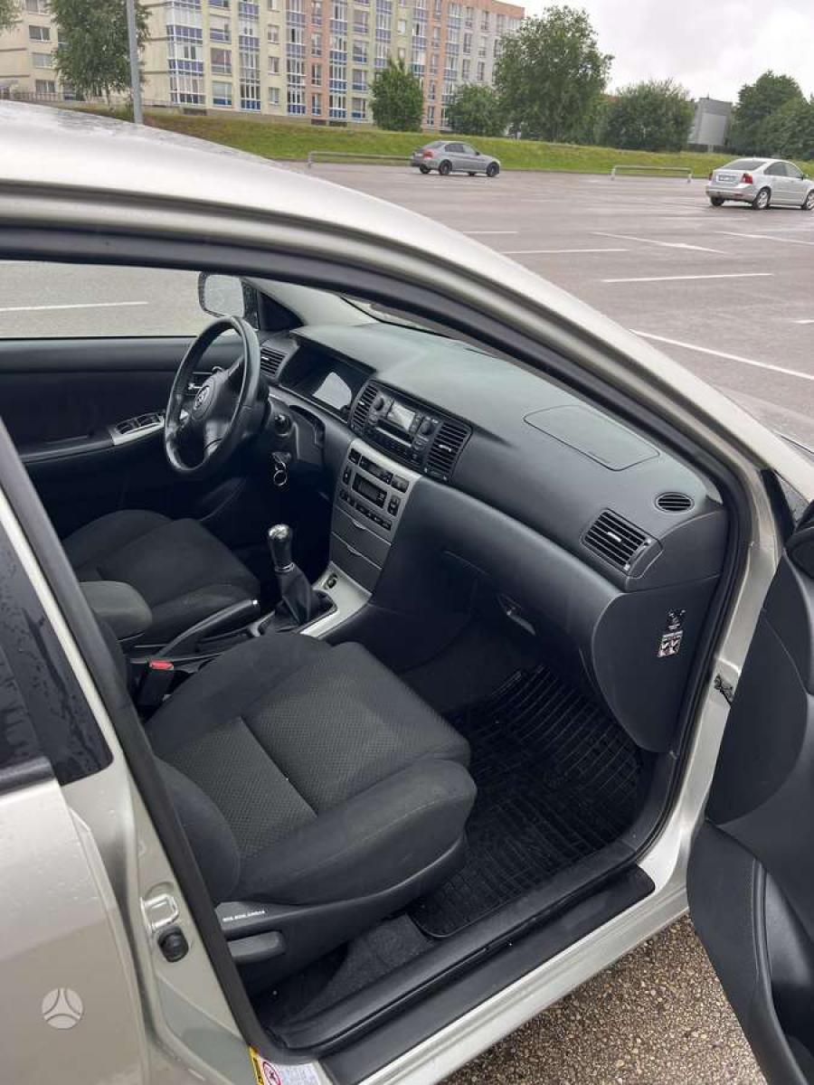 Pelēks Toyota Corolla 2004 Šauļi, ar dzinēja tilpumu 2.00 L un nobraukumu 91 tūkst. km par 2500 €, foto 9 vietnē AUTOMOTO.COM.LV