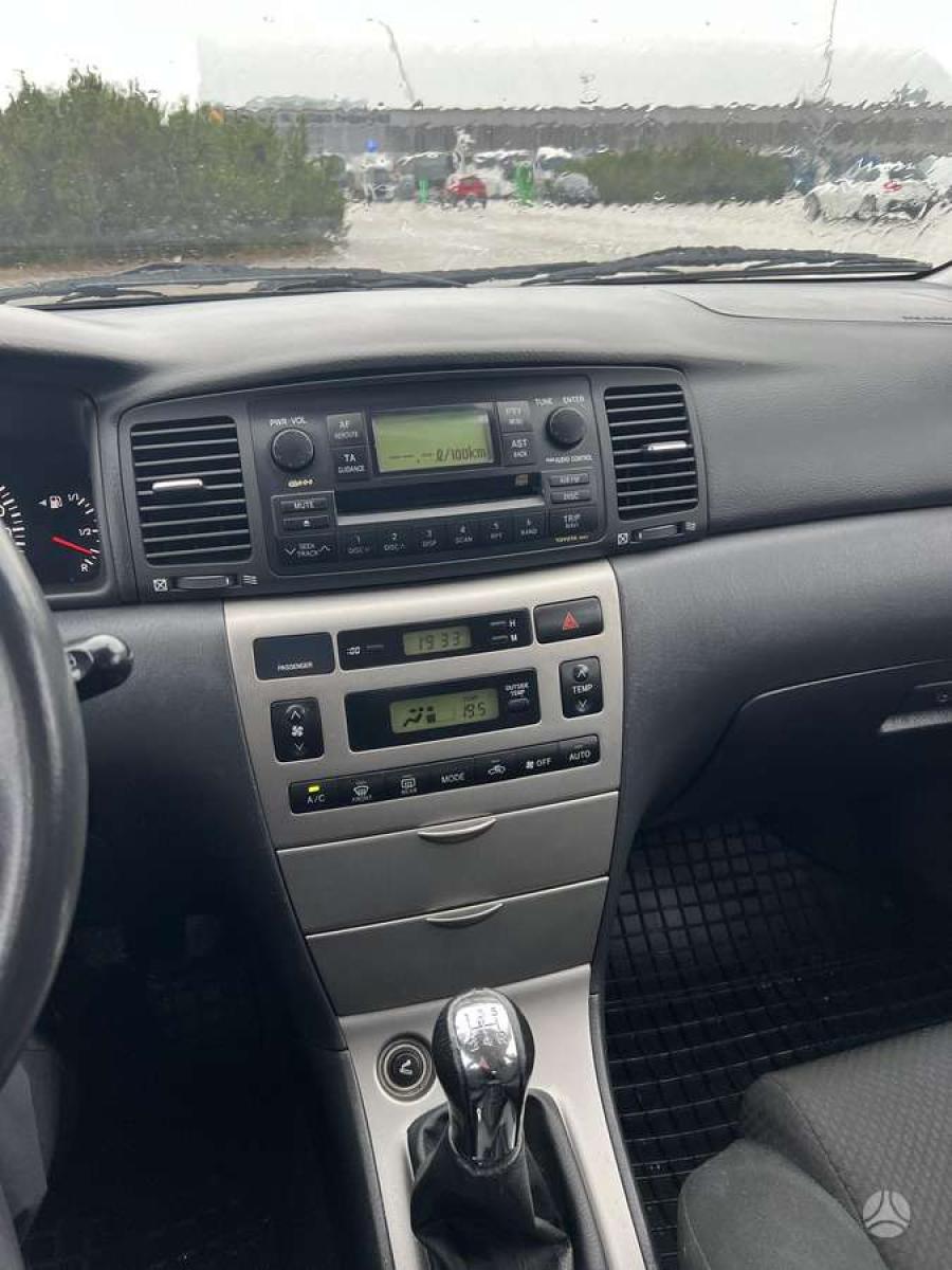 Pelēks Toyota Corolla 2004 Šauļi, ar dzinēja tilpumu 2.00 L un nobraukumu 91 tūkst. km par 2500 €, foto 11 vietnē AUTOMOTO.COM.LV