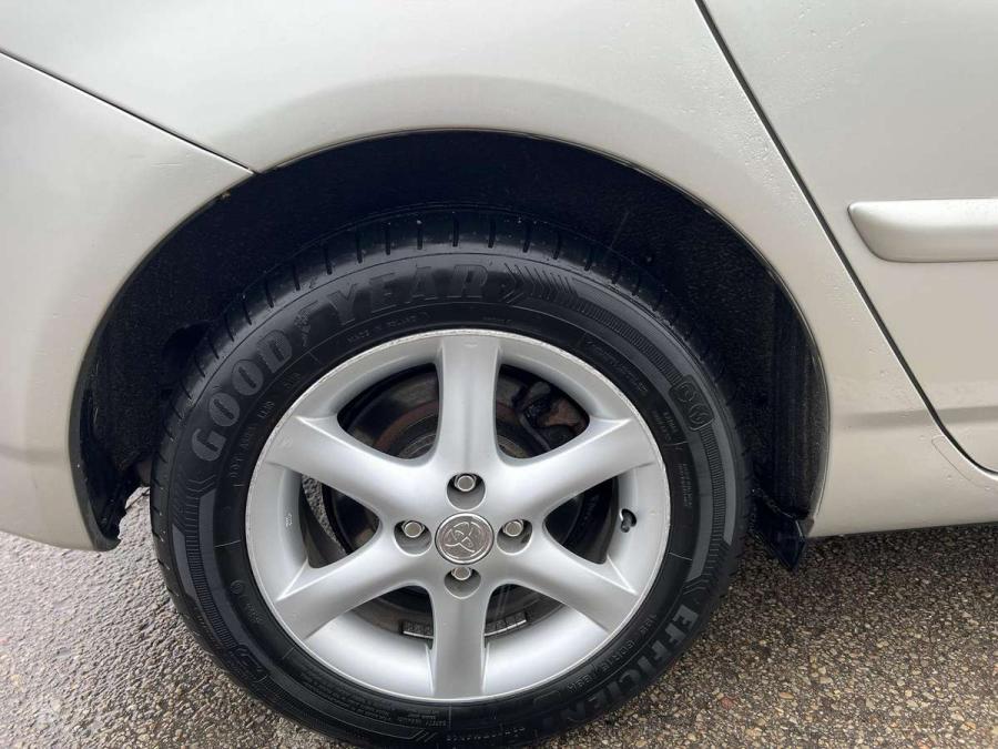 Pelēks Toyota Corolla 2004 Šauļi, ar dzinēja tilpumu 2.00 L un nobraukumu 91 tūkst. km par 2500 €, foto 14 vietnē AUTOMOTO.COM.LV