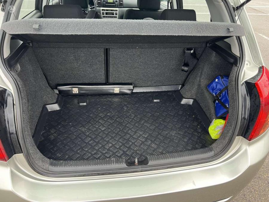 Pelēks Toyota Corolla 2004 Šauļi, ar dzinēja tilpumu 2.00 L un nobraukumu 91 tūkst. km par 2500 €, foto 15 vietnē AUTOMOTO.COM.LV