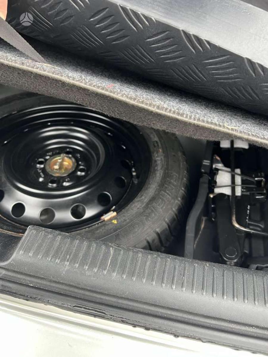 Pelēks Toyota Corolla 2004 Šauļi, ar dzinēja tilpumu 2.00 L un nobraukumu 91 tūkst. km par 2500 €, foto 16 vietnē AUTOMOTO.COM.LV