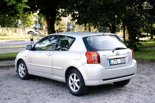 Pelēks Toyota Corolla 2004 Klaipėda, ar dzinēja tilpumu 1.60 L un nobraukumu 250 tūkst. km par 1600 €, foto 5 vietnē AUTOMOTO.COM.LV
