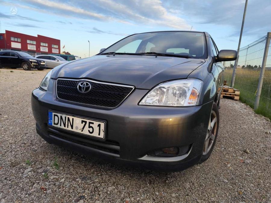 Pelēks Toyota Corolla 2004 Klaipėda, ar dzinēja tilpumu 2.00 L un nobraukumu 234 tūkst. km par 699 €, foto 6 vietnē AUTOMOTO.COM.LV