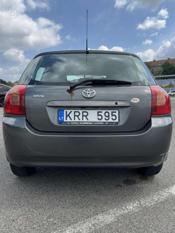 Pelēks Toyota Corolla 2004 Viļņa, ar dzinēja tilpumu 2.00 L un nobraukumu 251 tūkst. km par 1150 €, foto 4 vietnē AUTOMOTO.COM.LV
