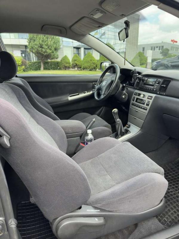 Pelēks Toyota Corolla 2004 Viļņa, ar dzinēja tilpumu 2.00 L un nobraukumu 251 tūkst. km par 1150 €, foto 9 vietnē AUTOMOTO.COM.LV
