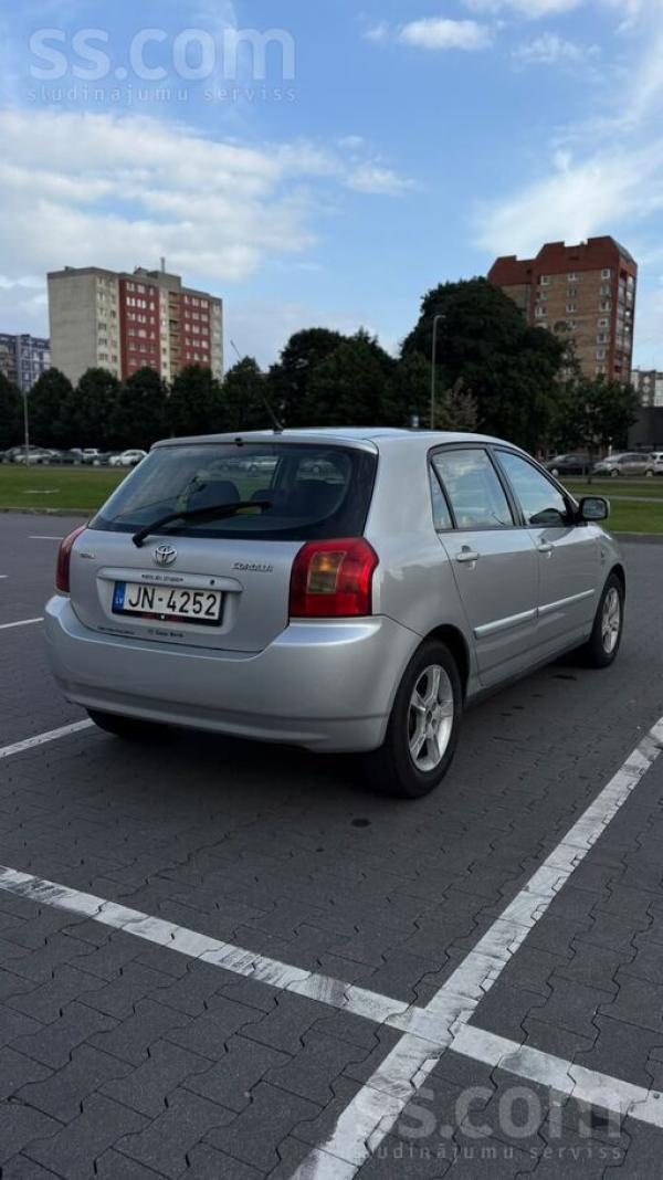 Grey Toyota Corolla 2004 in Valmiera, with an engine capacity of 2.00 L and mileage of 342 thousand km for 1500 €, photo 2 on AUTOMOTO.COM.LV