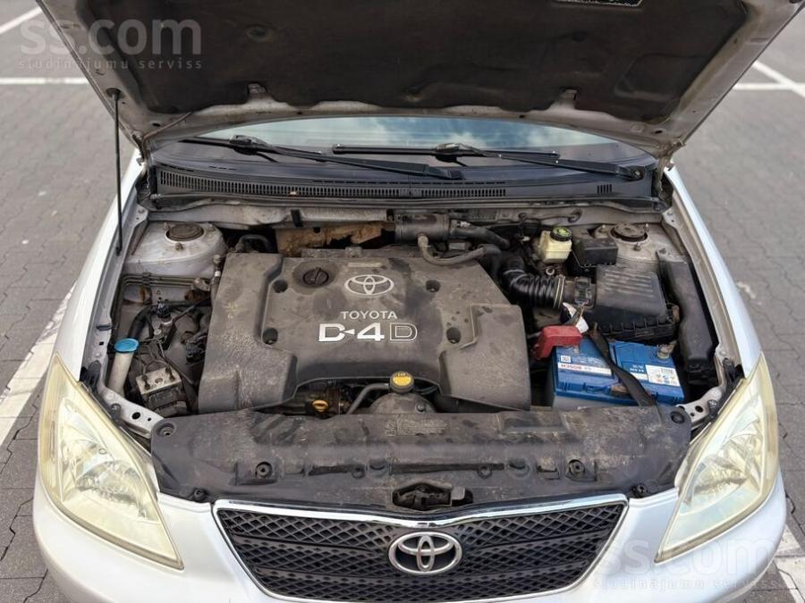 Grey Toyota Corolla 2004 in Valmiera, with an engine capacity of 2.00 L and mileage of 342 thousand km for 1500 €, photo 4 on AUTOMOTO.COM.LV