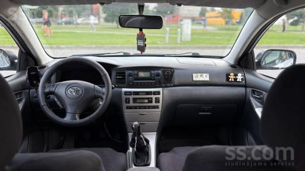 Grey Toyota Corolla 2004 in Valmiera, with an engine capacity of 2.00 L and mileage of 342 thousand km for 1500 €, photo 4 on AUTOMOTO.COM.LV