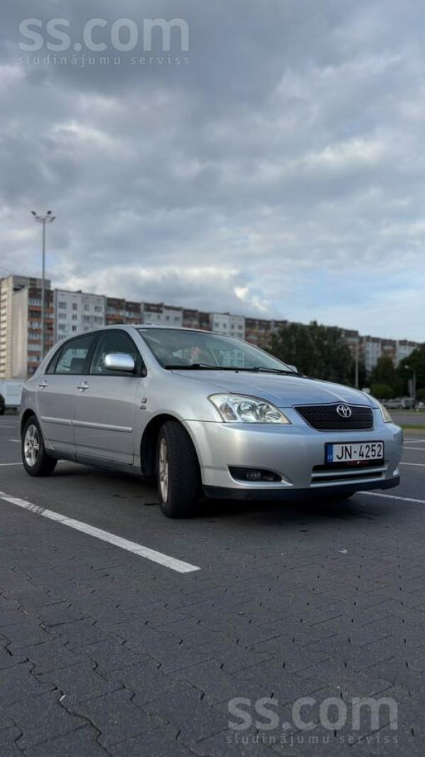 Grey Toyota Corolla 2004 in Valmiera, with an engine capacity of 2.00 L and mileage of 342 thousand km for 1500 €, photo 6 on AUTOMOTO.COM.LV